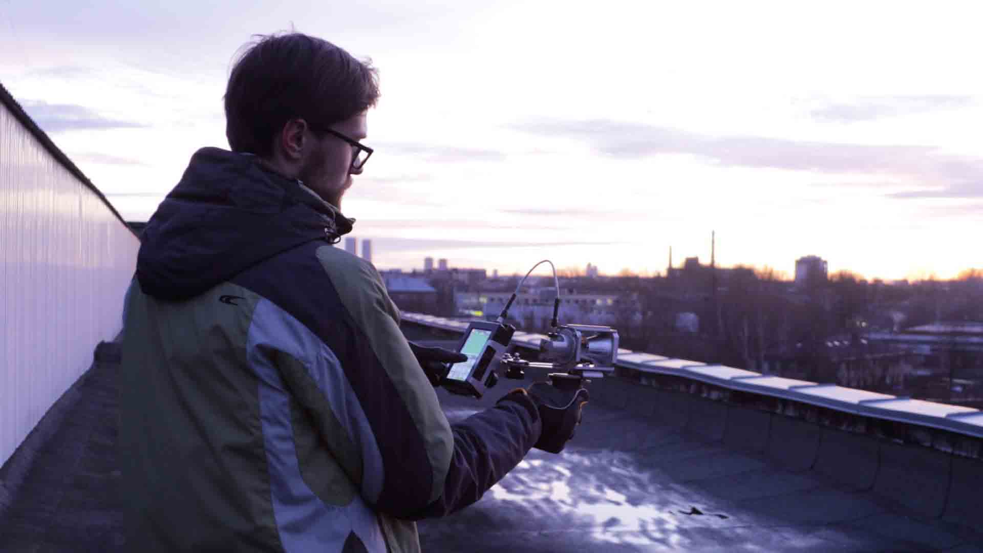 Handheld spectrum analyzer for professionals - 10 MHz - 87 GHz